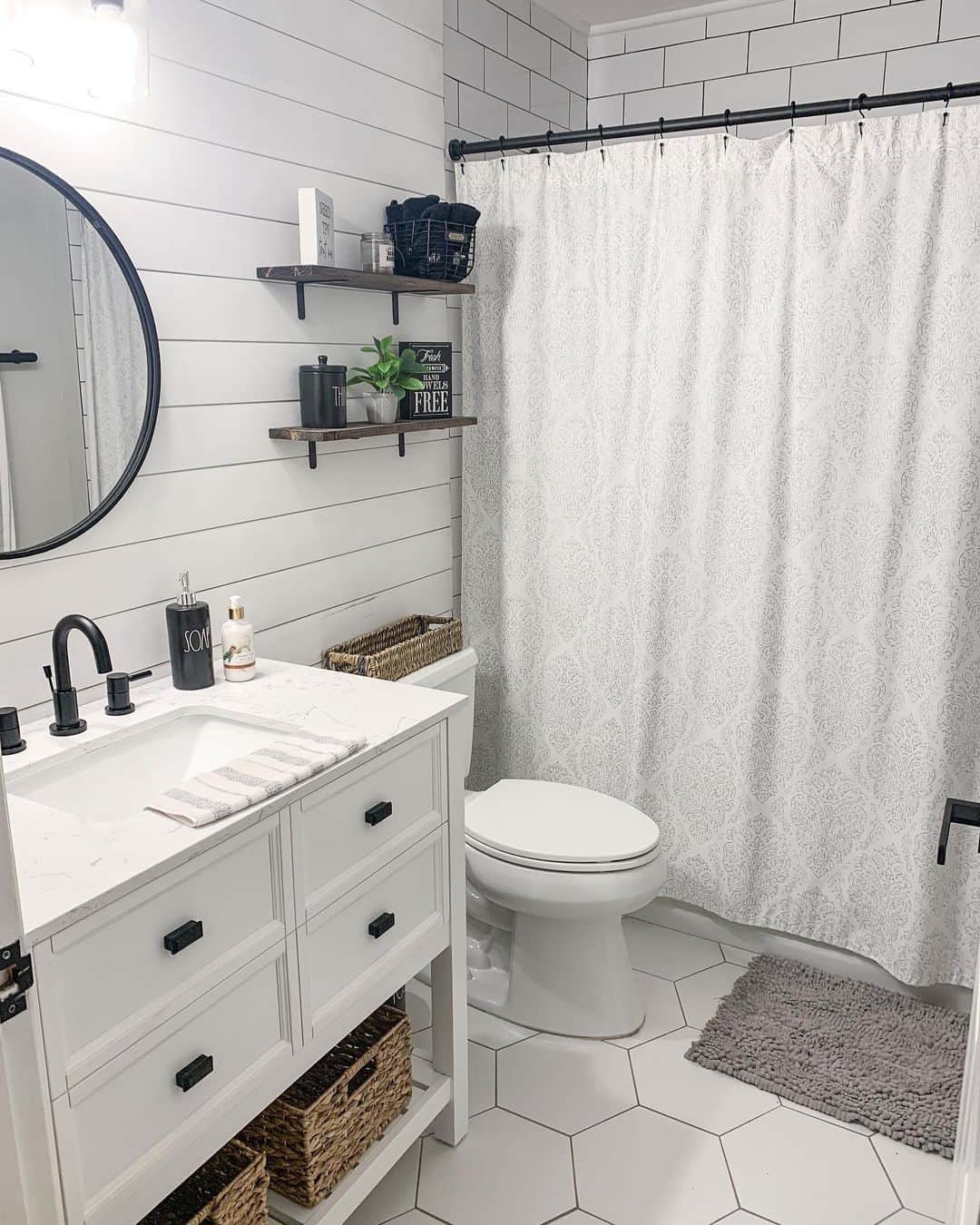 27 Guest Bathroom Décor Ideas for Various Design Styles