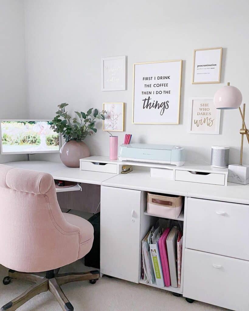 12 Pink Office Ideas You’ll Have a Crush On