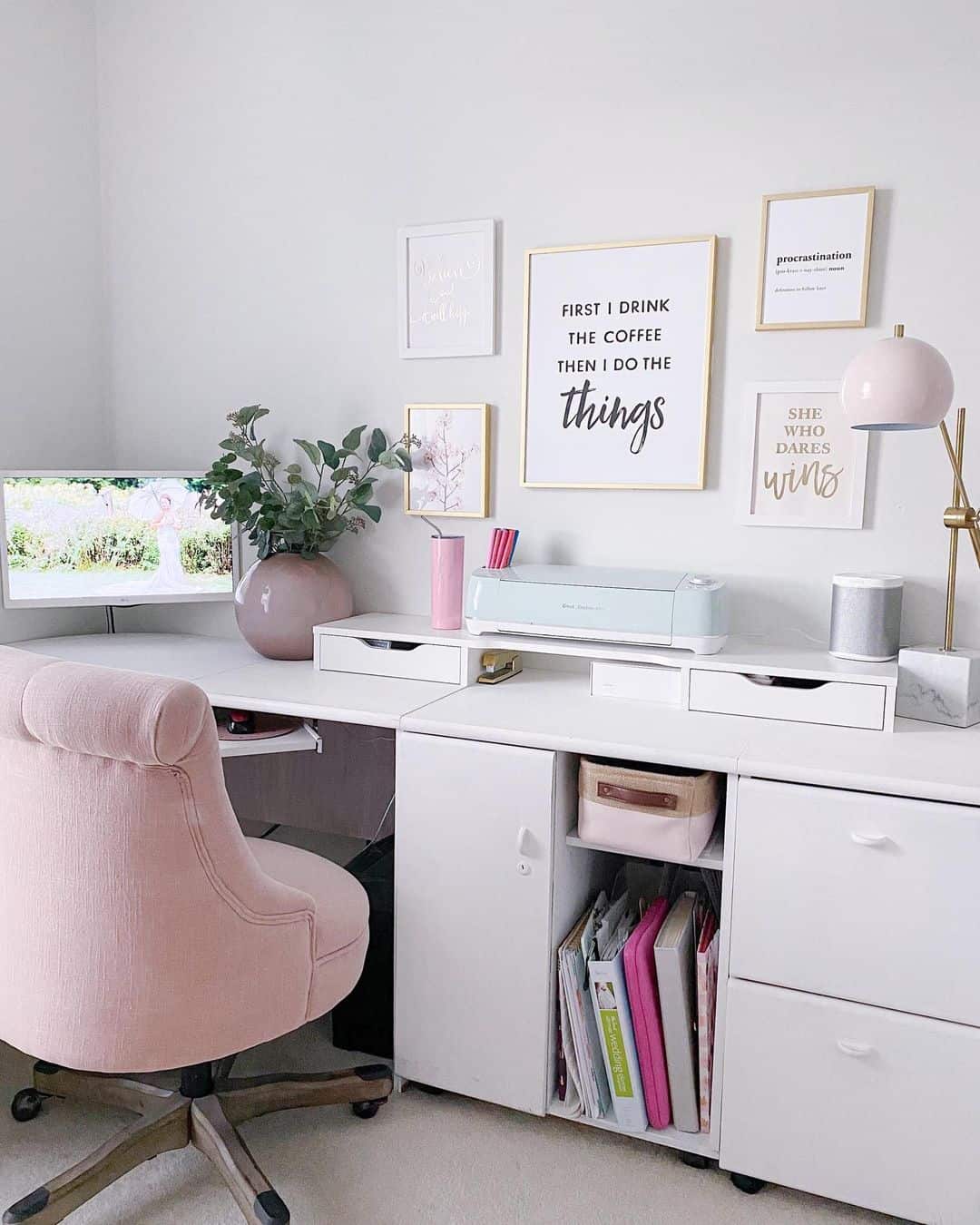 12 Pink Office Ideas You’ll Have a Crush On