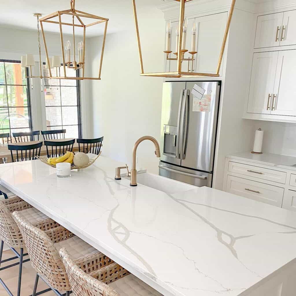 29 Designs With White Quartz Kitchen Countertops