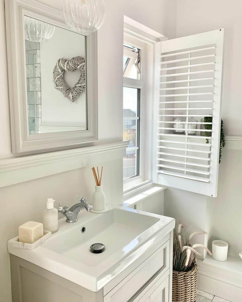 26 Bathroom Window Treatments To Treat Yourself