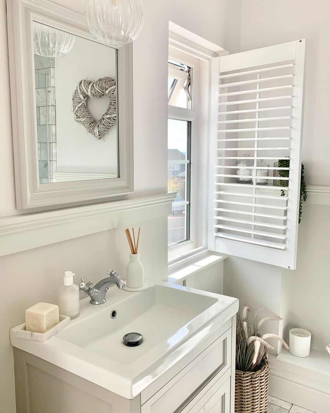26 Bathroom Window Treatments To Treat Yourself