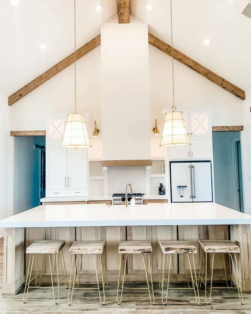 36 Trendy Farmhouse Kitchen Island Ideas for a Spacious Look