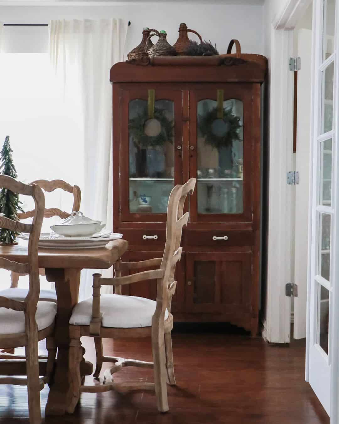 27 Rustic Dining Room Ideas for The Traditionalist