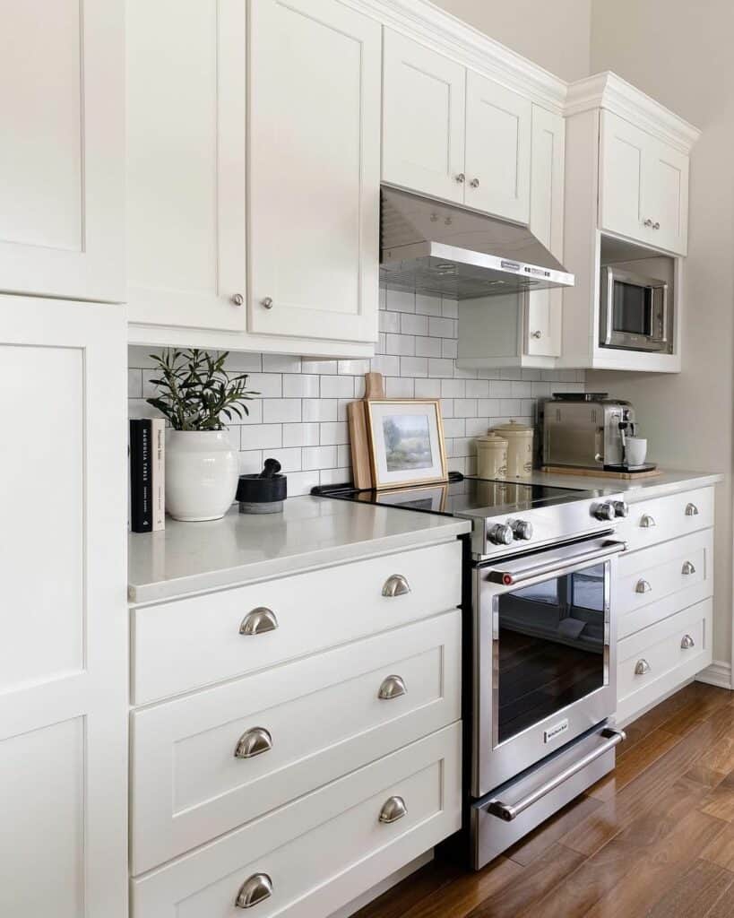 24 Dreamy Examples of Cream Kitchen Cabinets