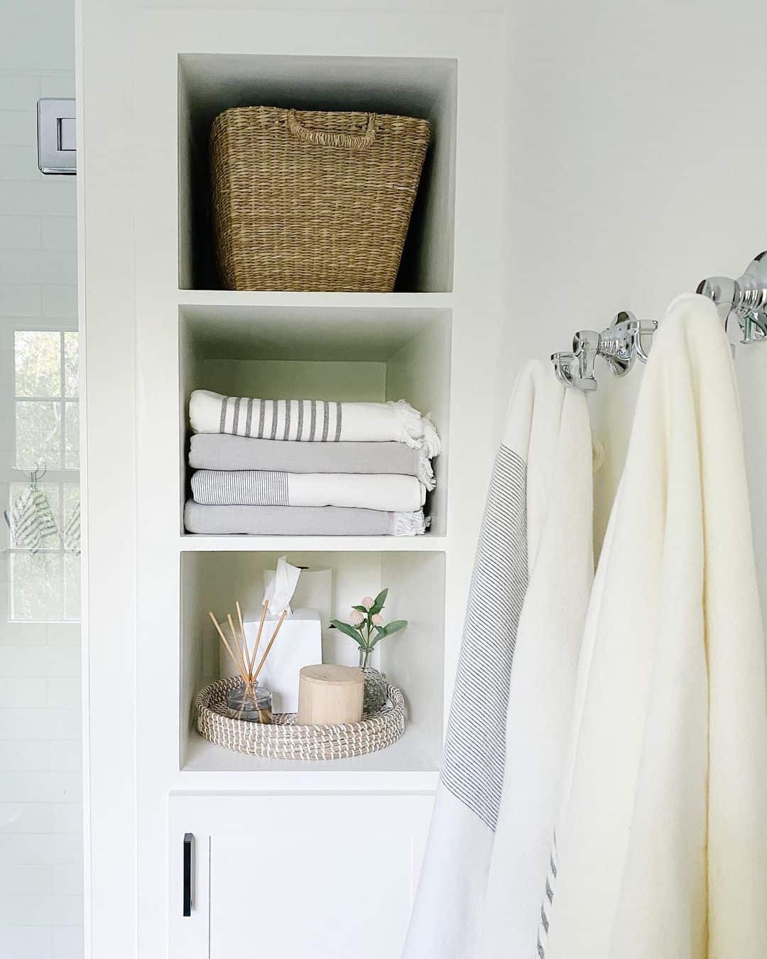 26 Clever Bathroom Organizer Ideas for Bathrooms Large and Small