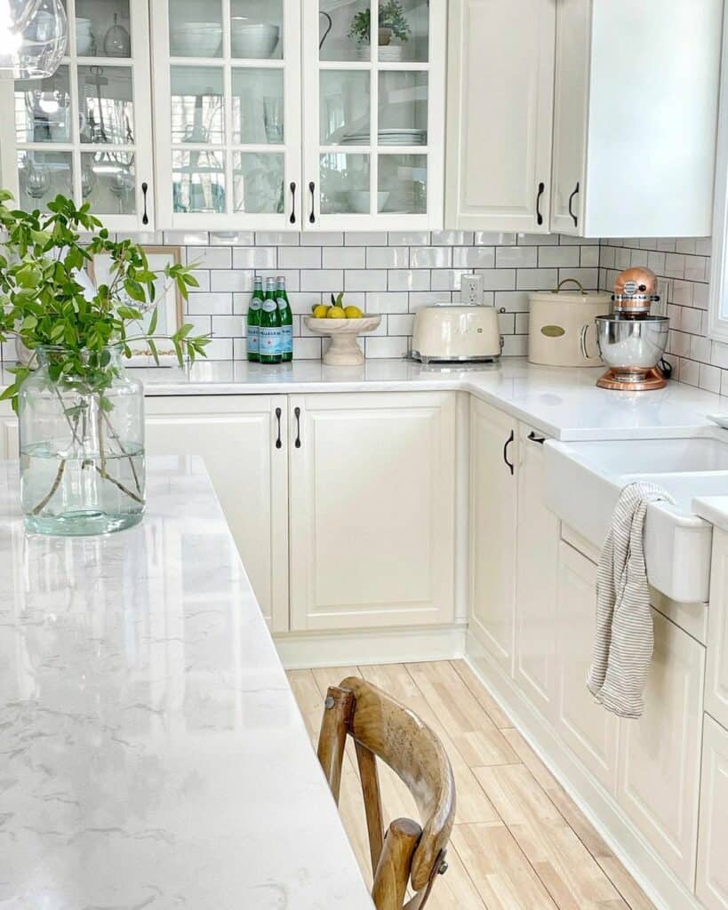 20 Farmhouse Cream Kitchen Cabinets for a Rustic Charm