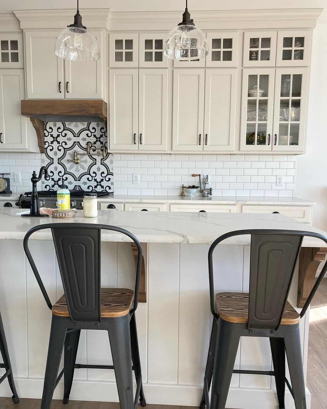 20 Farmhouse Cream Kitchen Cabinets for a Rustic Charm