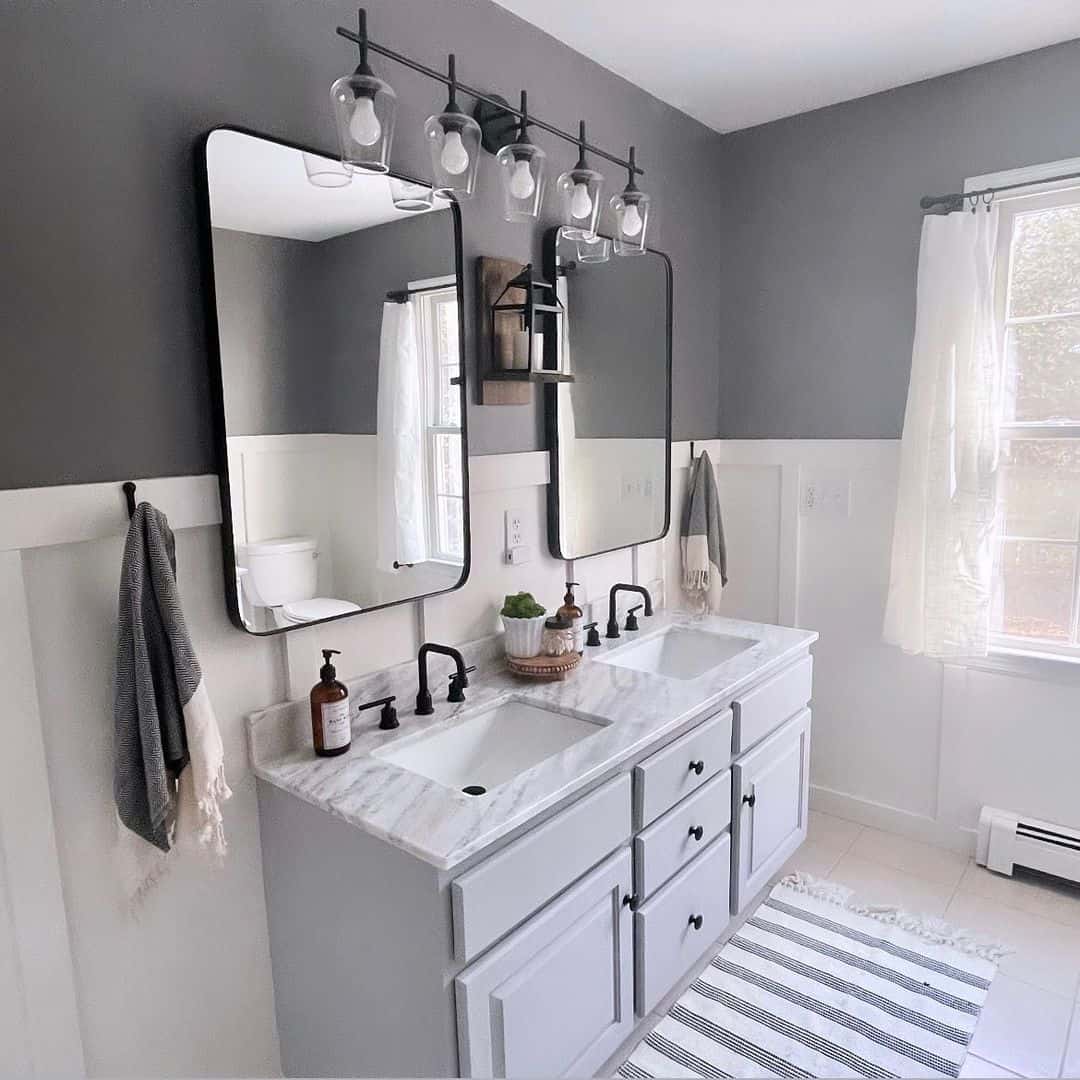 29 Small Bathroom Wainscoting Ideas for a Luxurious Space