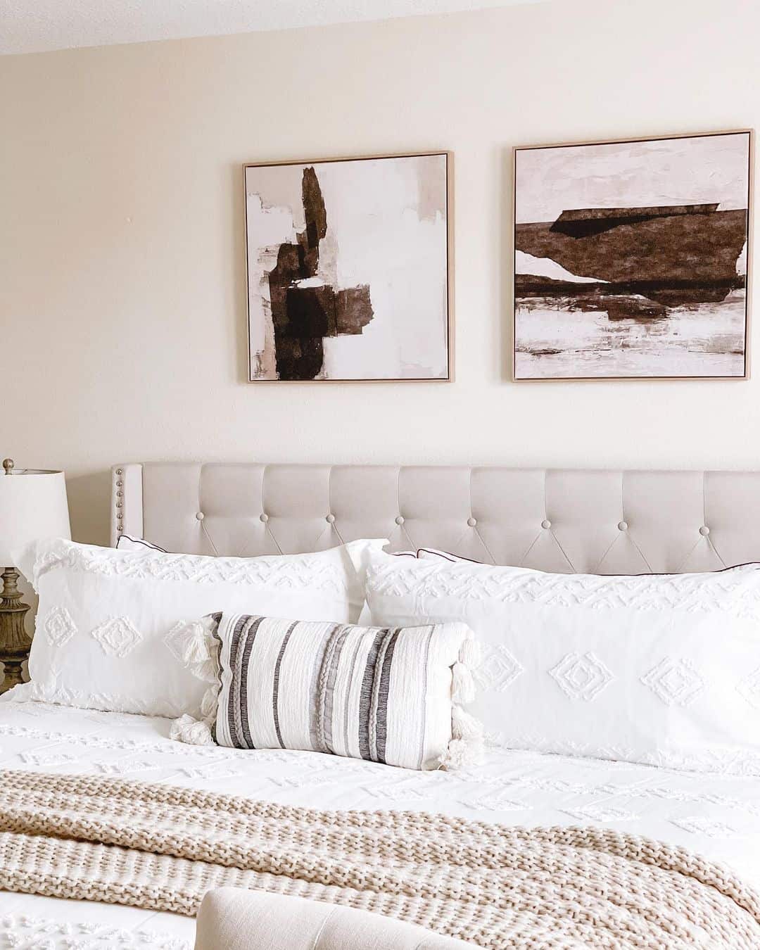 29 Modern Above Bed Décor Ideas for Your Bedroom