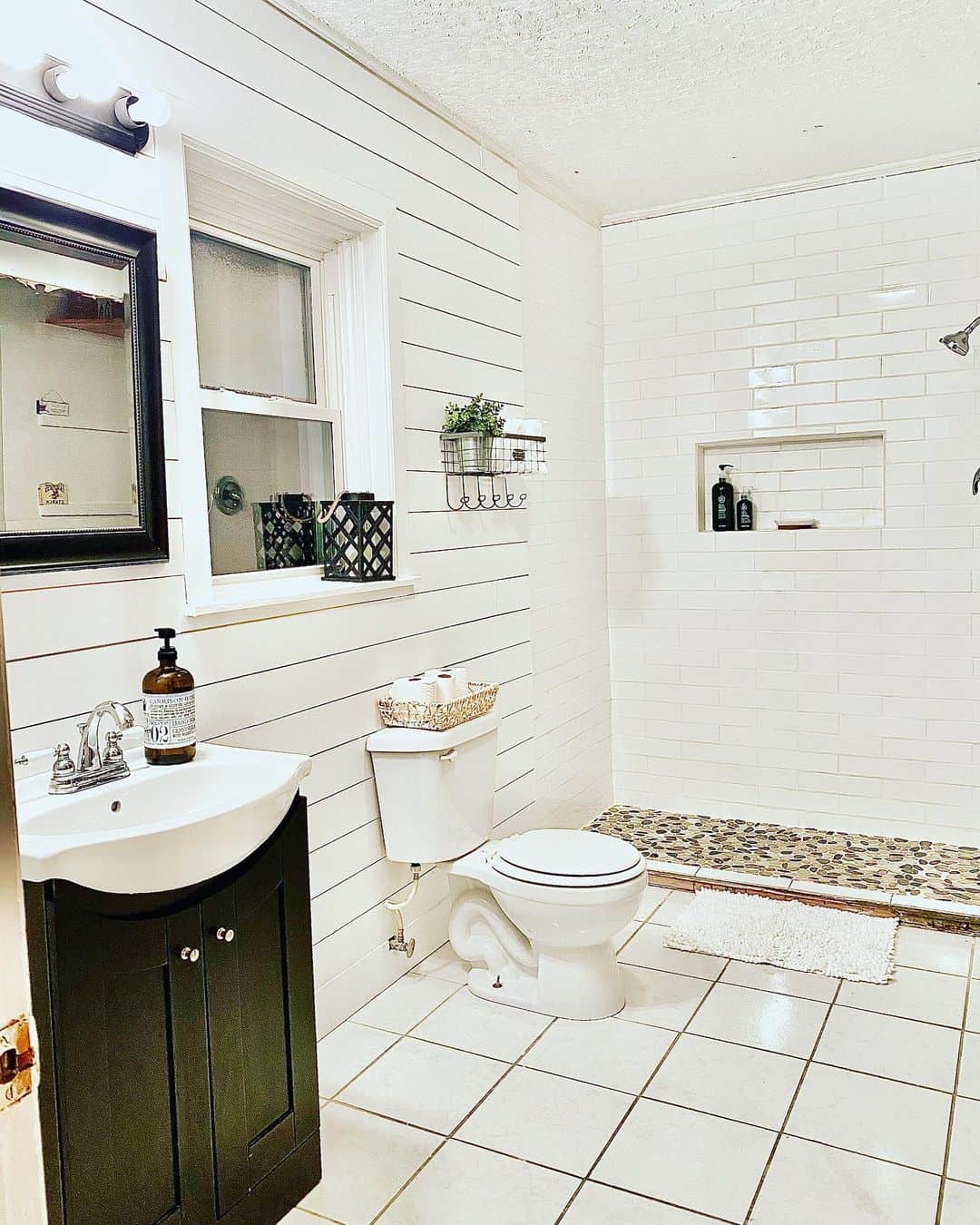 29 Beautiful Small Bathroom Walk-in Shower Ideas and Designs