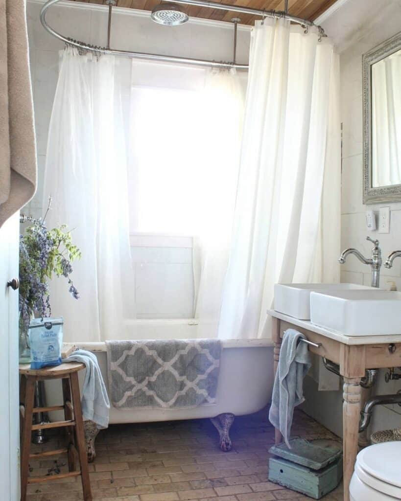 30 Small Bathroom Shower Curtain Ideas for a Refreshing Look