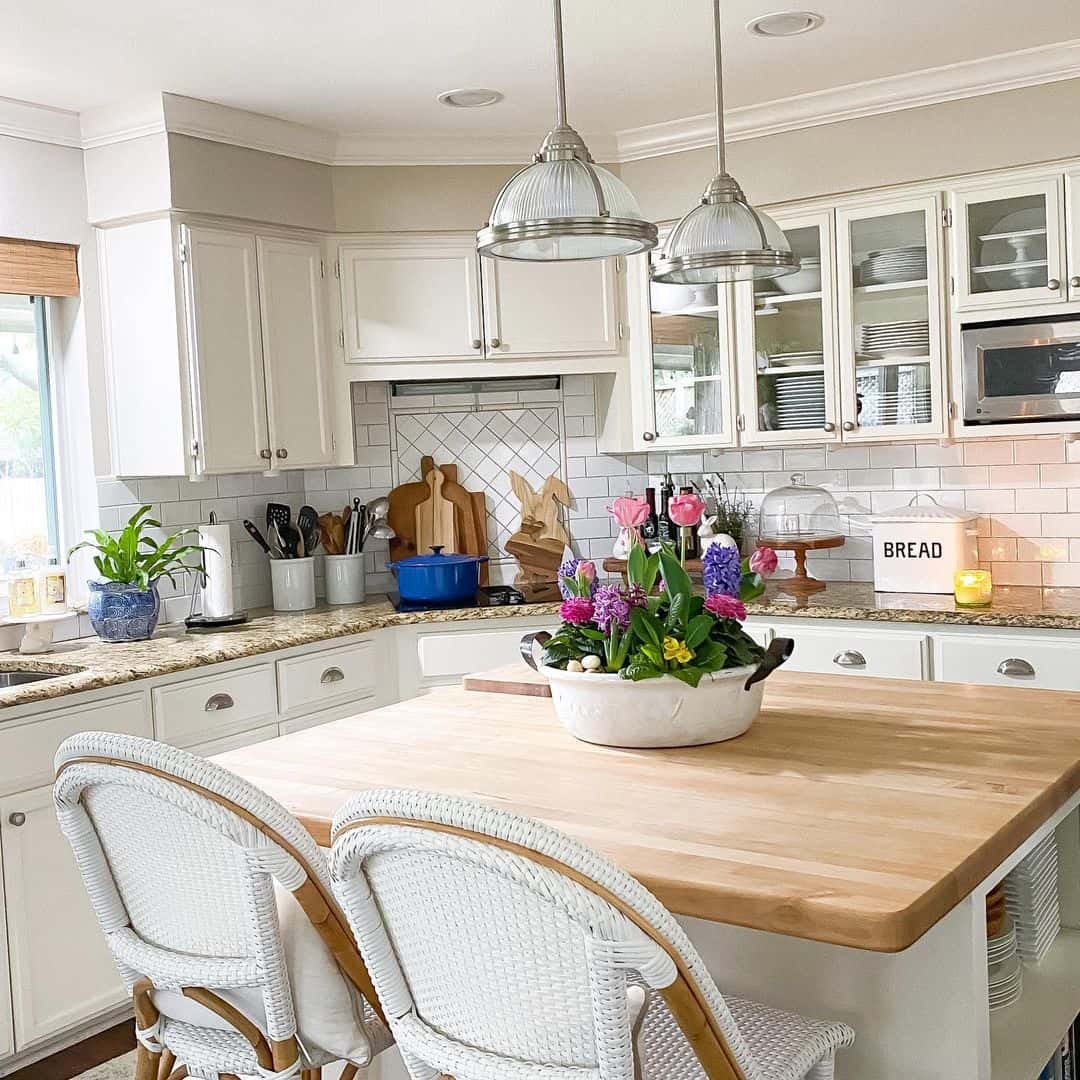 20 Farmhouse Cream Kitchen Cabinets for a Rustic Charm