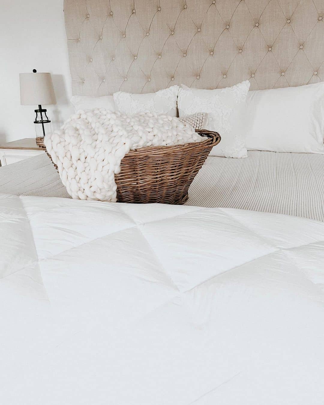 29 White Bedroom Ideas To Refresh Your Sleeping Space