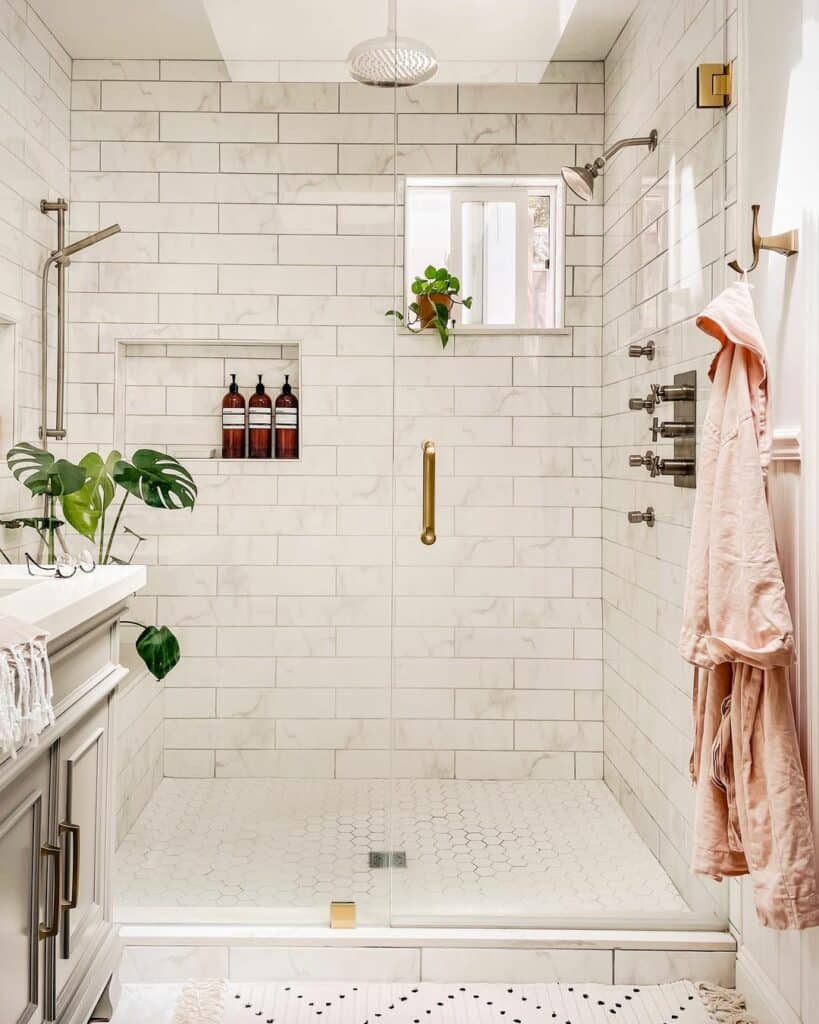 27 Small Bathroom Shower Tile Ideas that Make a Statement