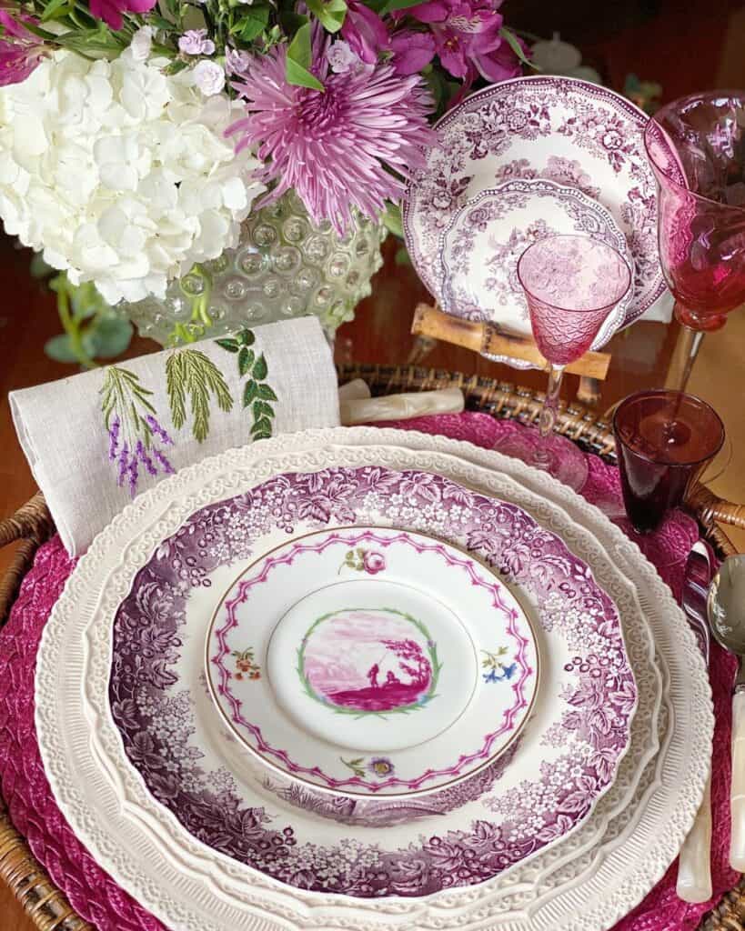 14 Colors That Go With Purple To Create An Aura Of Grandeur