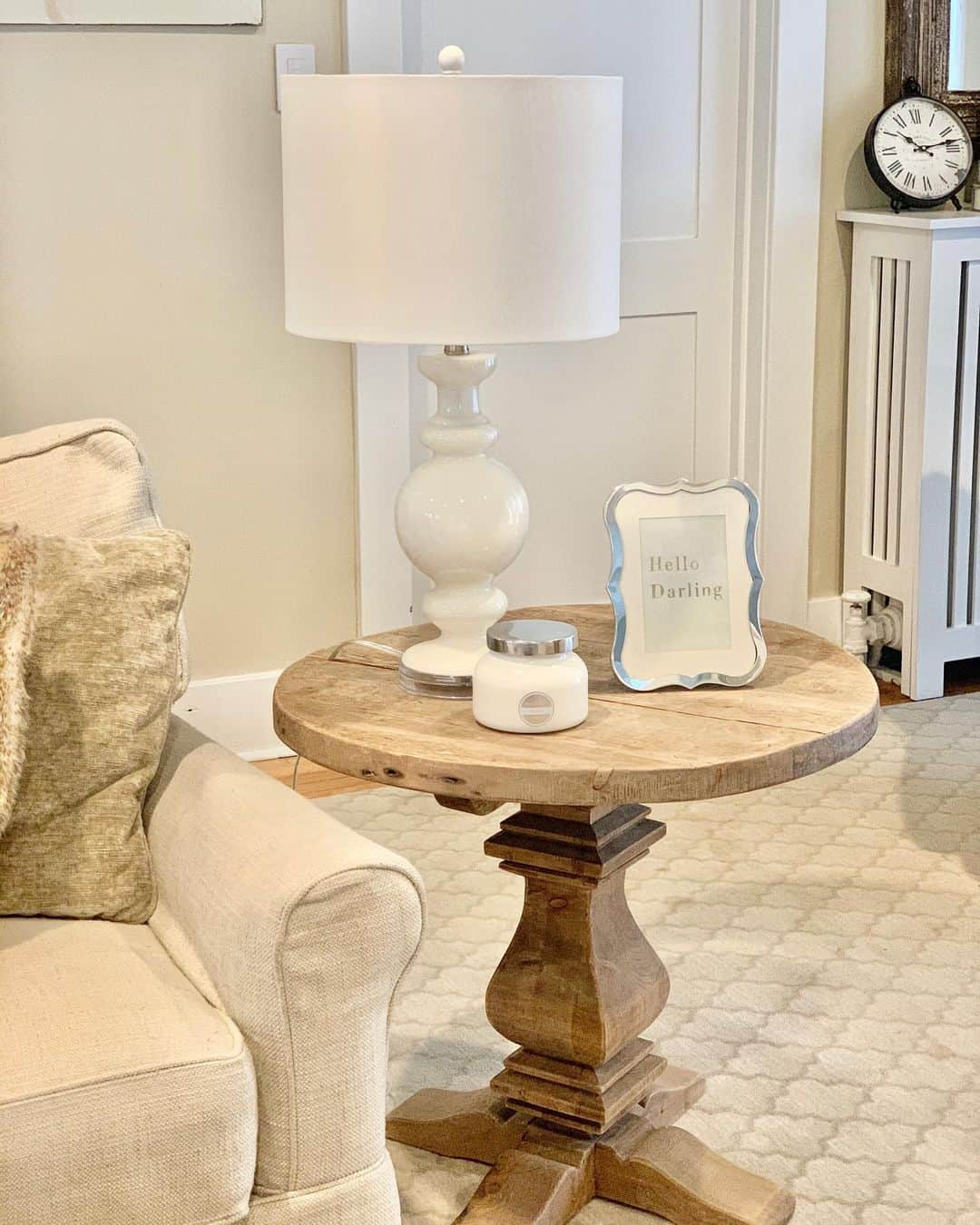 29 Farmhouse End Table Ideas to Decorate Your Seating Area