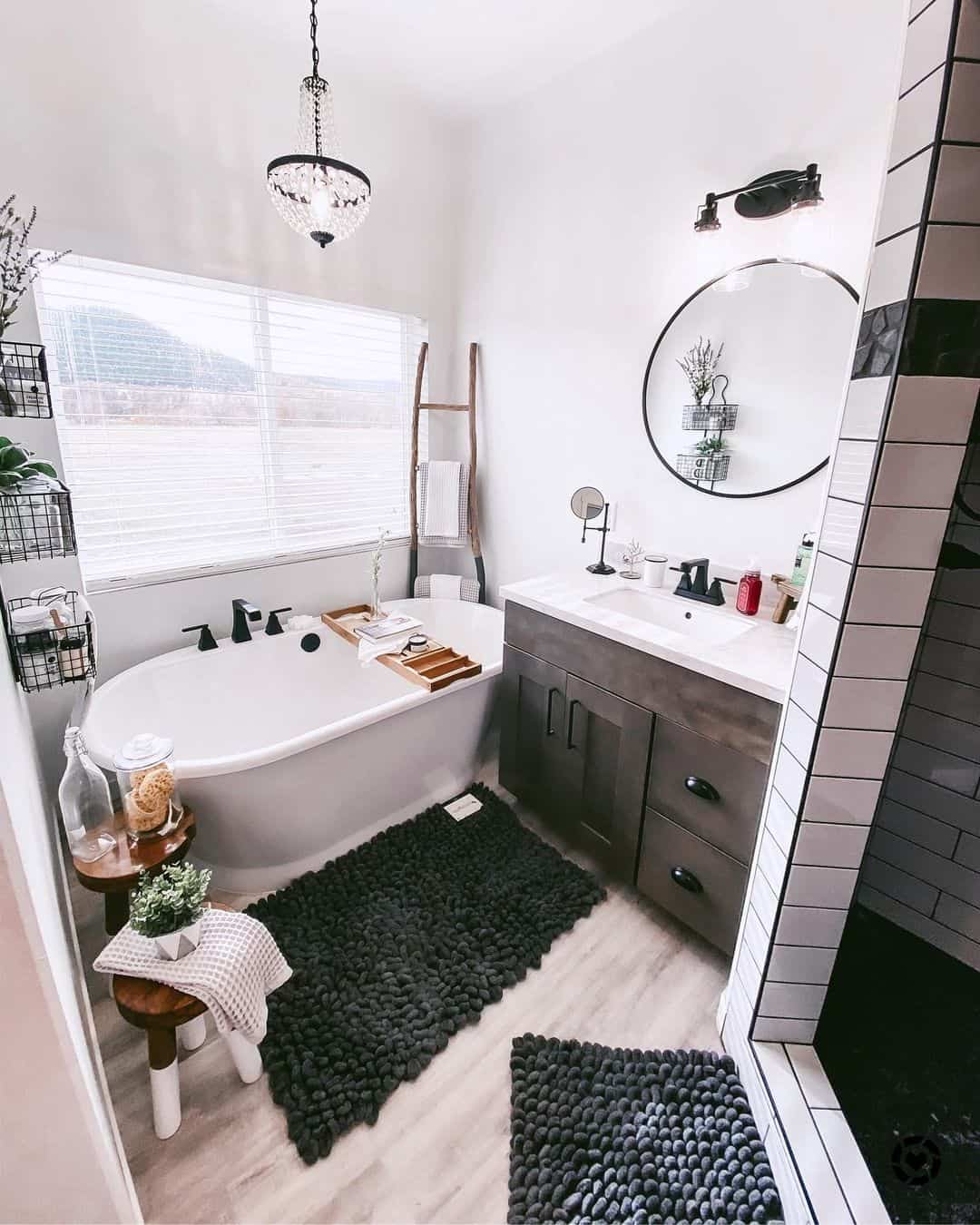 30 Modern Farmhouse Bathroom Ideas for a Blended Space