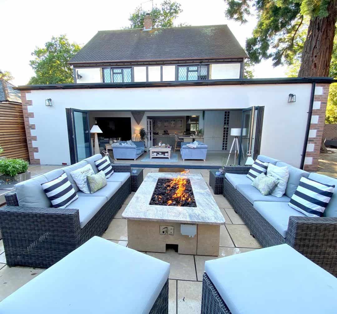 26 Outdoor Sitting Areas To Inspire Your Outdoor Oasis