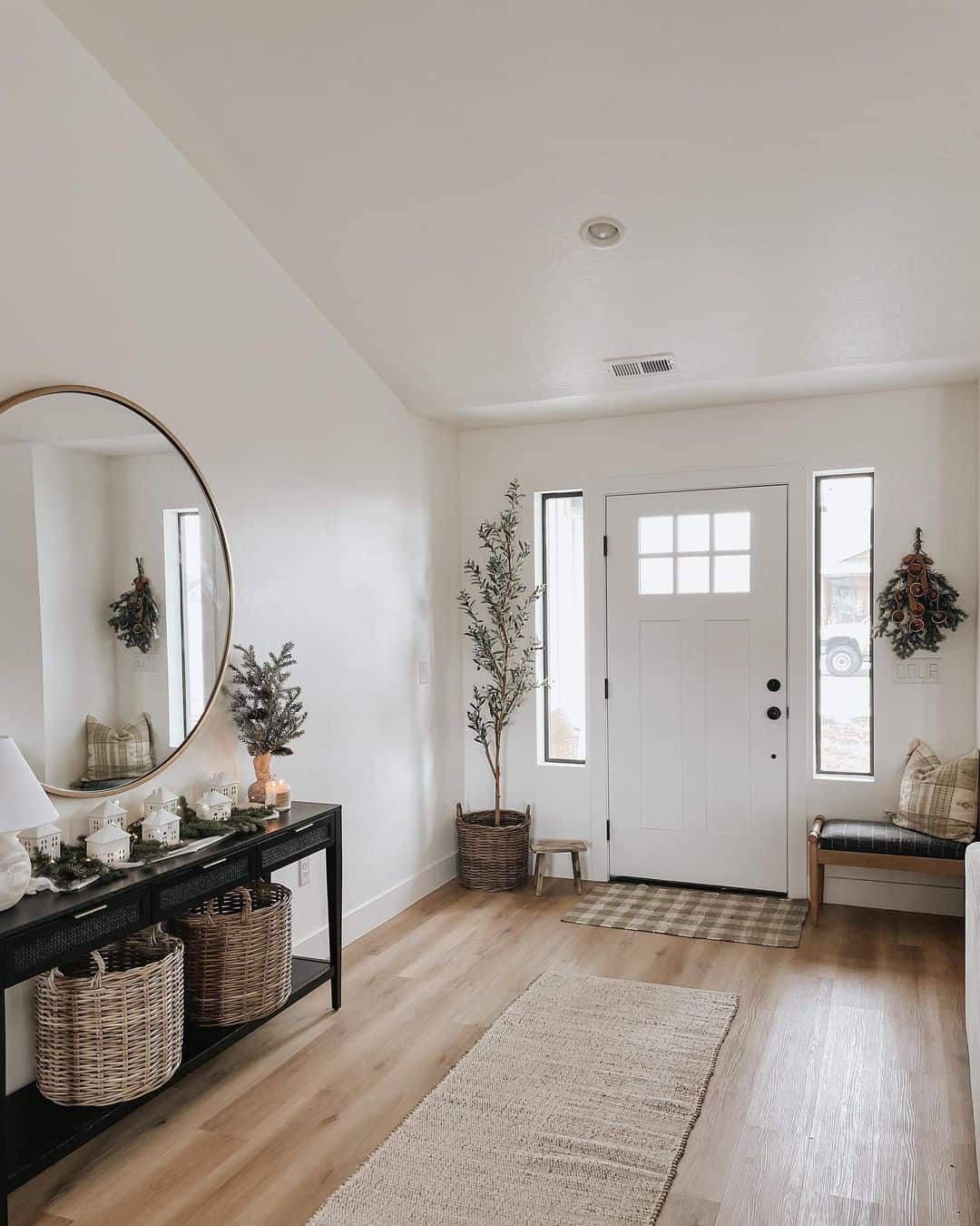22 Modern Farmhouse Entryway Ideas to Update Your Home