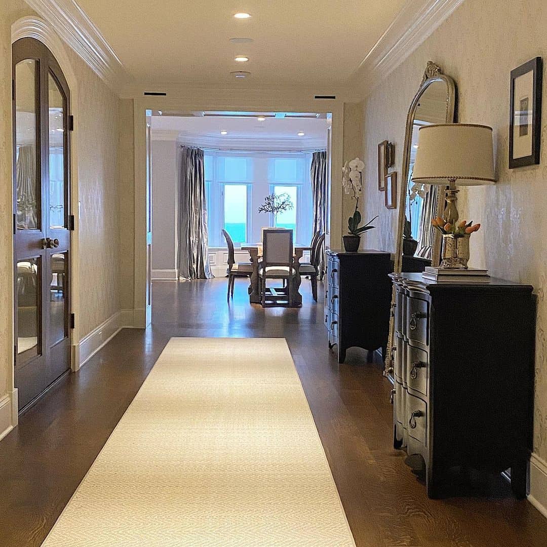 30 Brilliant Hall Decorating Ideas To Personalize Your Home