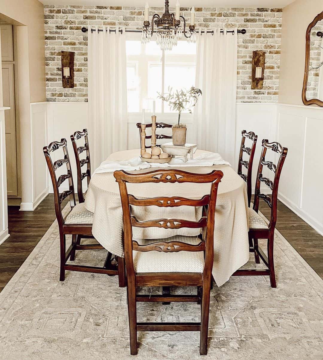 22 Ways to Style an Accent Wall With Windows in Your Home