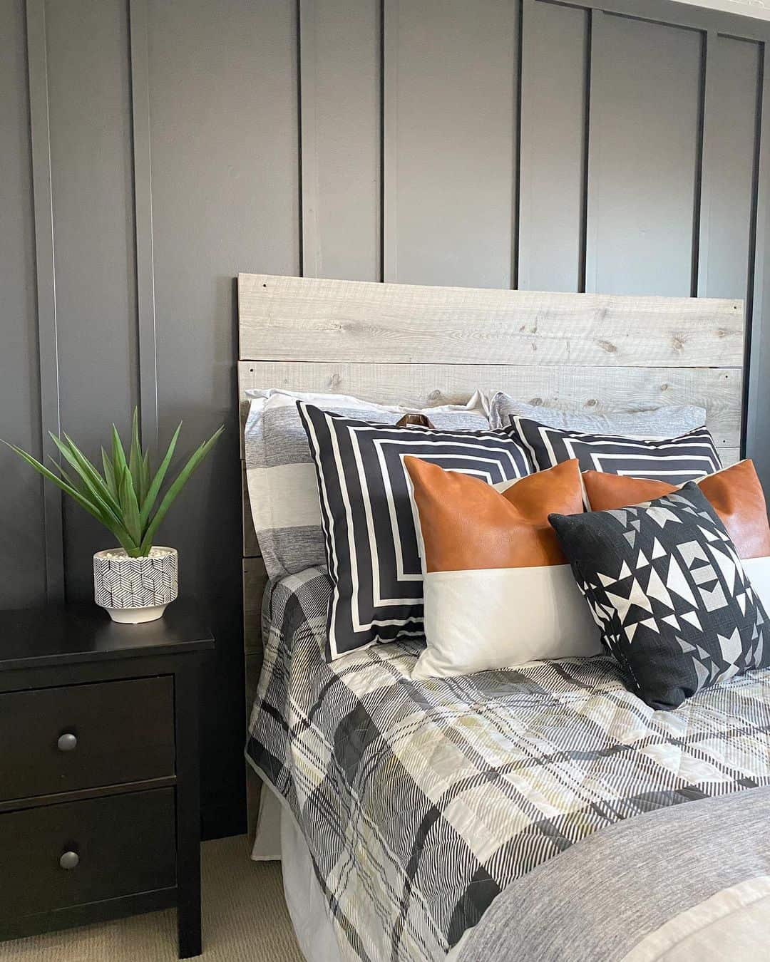 25 Handsome Men’s Bedroom Ideas for a Masculine Vibe