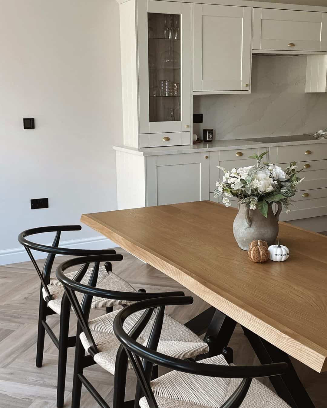 22 Perfect Designs for a Kitchen Dining Room Combo