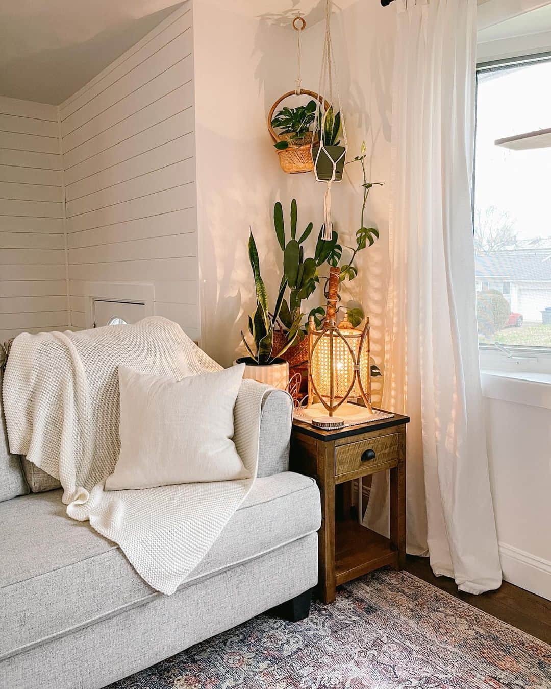 24 White Shiplap Design Ideas for a Charming Space