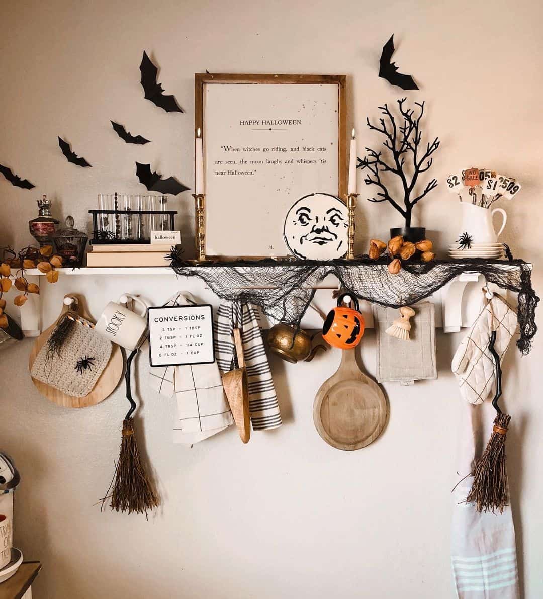 23 Hauntingly Stylish Farmhouse Halloween Décor