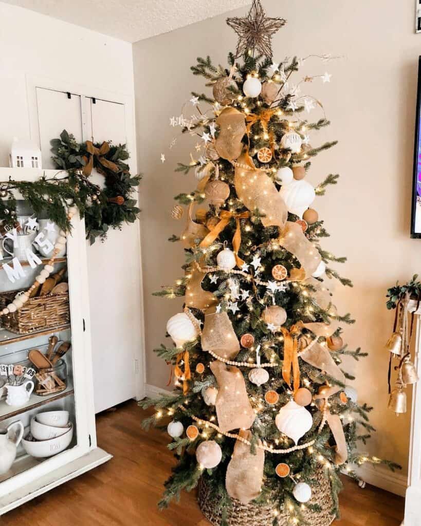 22 Magical Christmas Tree Decorations With Ribbon
