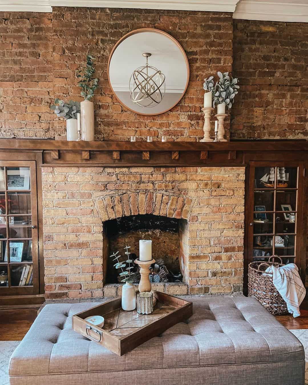 20 Sophisticated Designs to Complement a Red Brick Fireplace