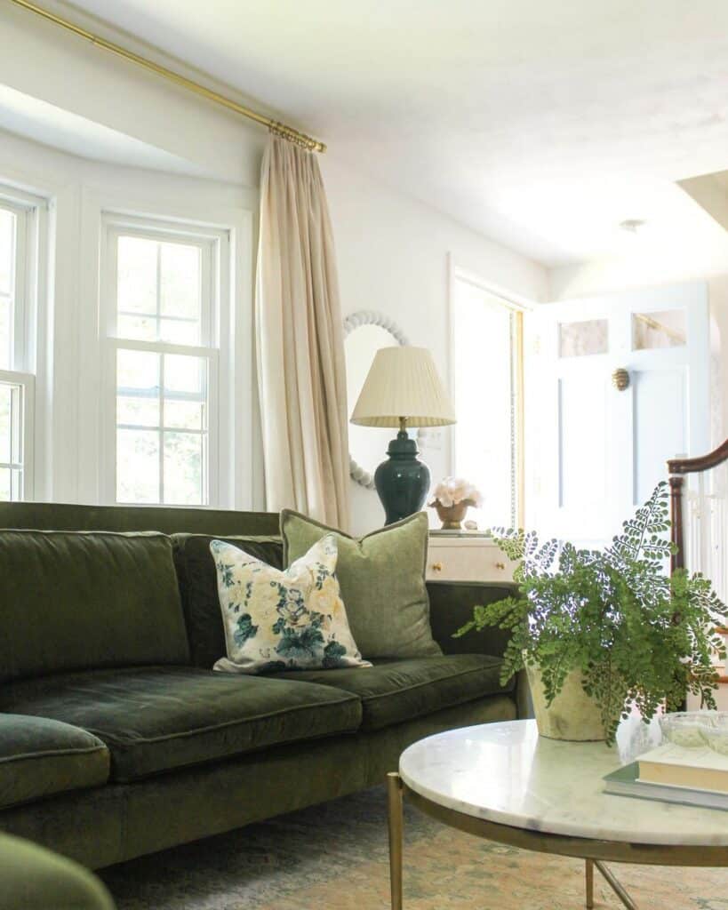 15 Bold and Stylish Green Couch Living Room Ideas