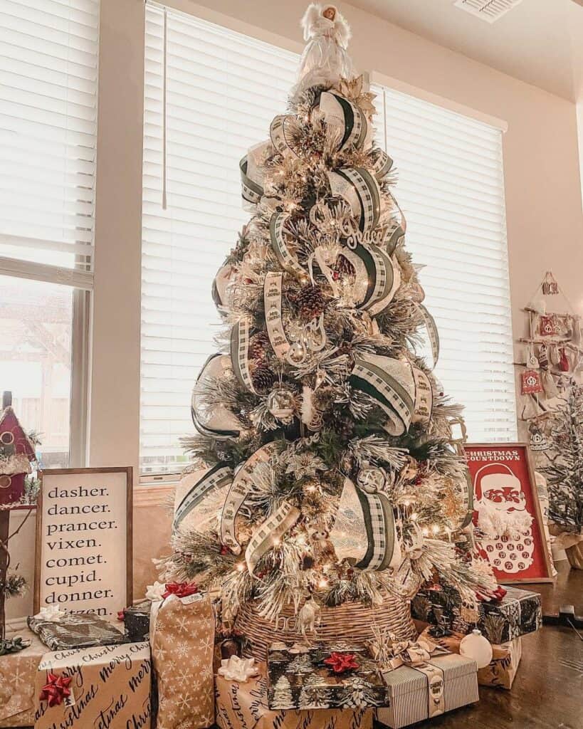 22 Magical Christmas Tree Decorations With Ribbon