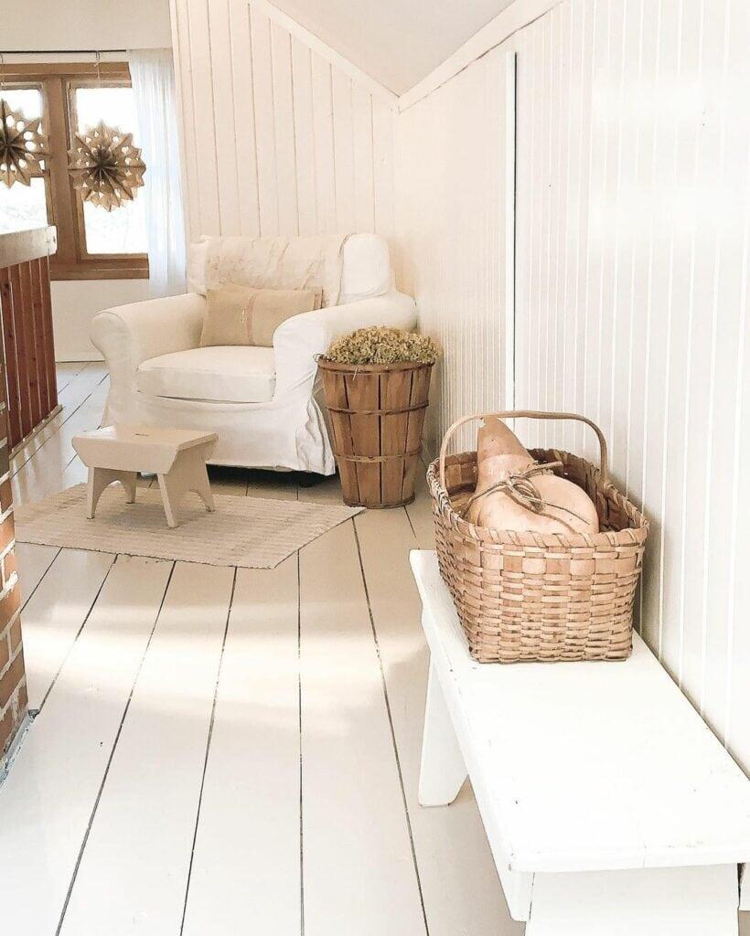 24 White Shiplap Design Ideas for a Charming Space