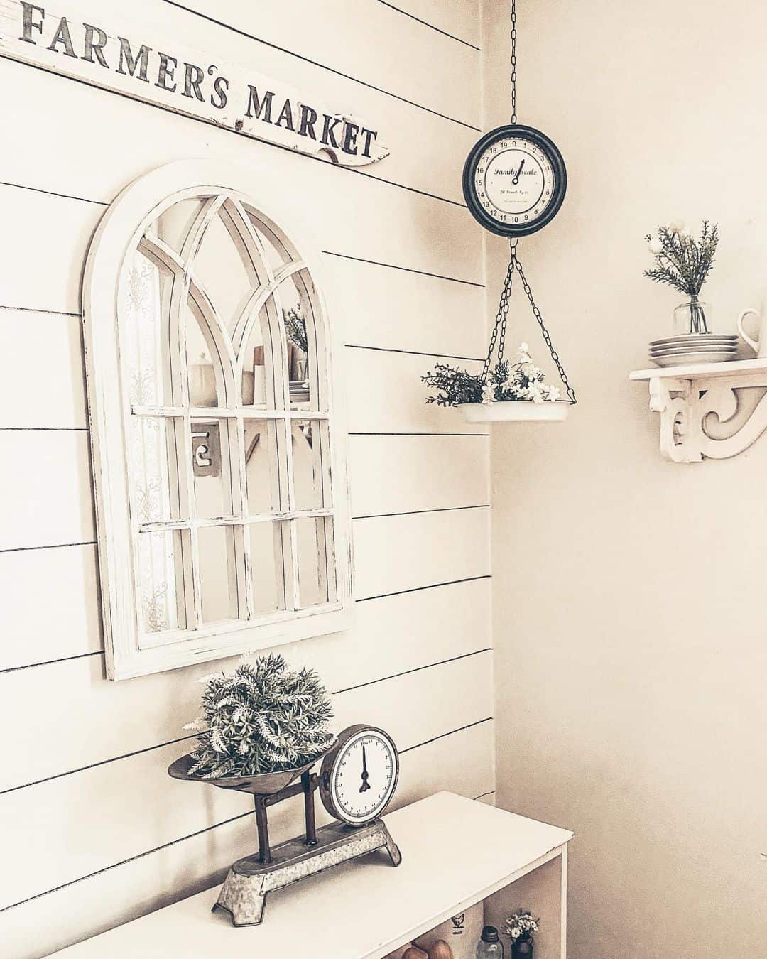 25 Stylish New Ways To Incorporate Window Frame Décor