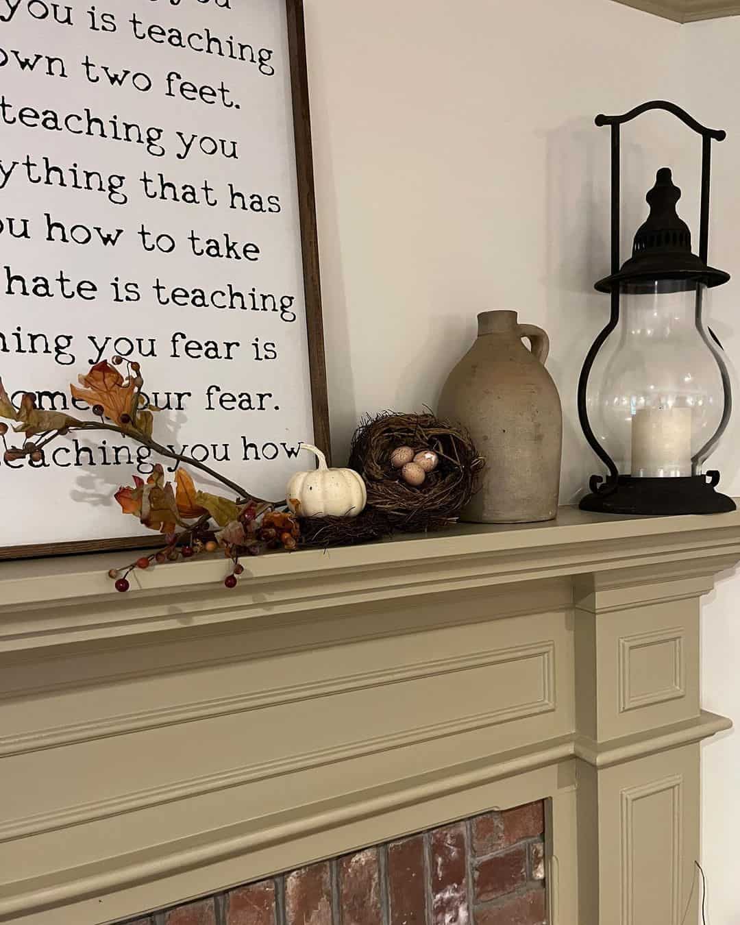 21 Intriguing Examples of Festive Fall Mantel Décor