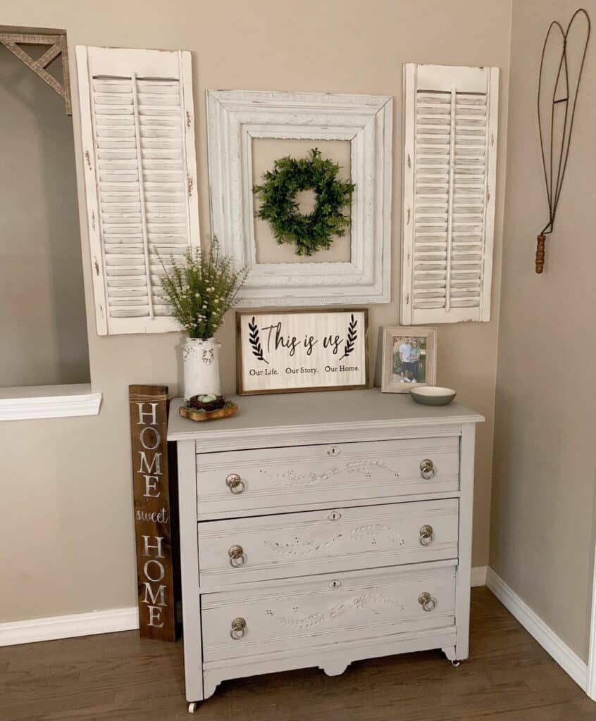 25 Stylish New Ways To Incorporate Window Frame Décor