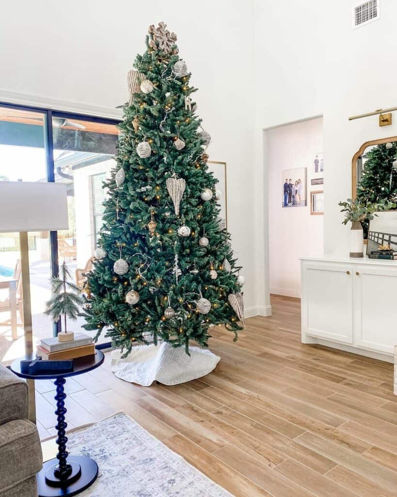 22 Merry and Bright Christmas Tree Ideas for a Festive Season