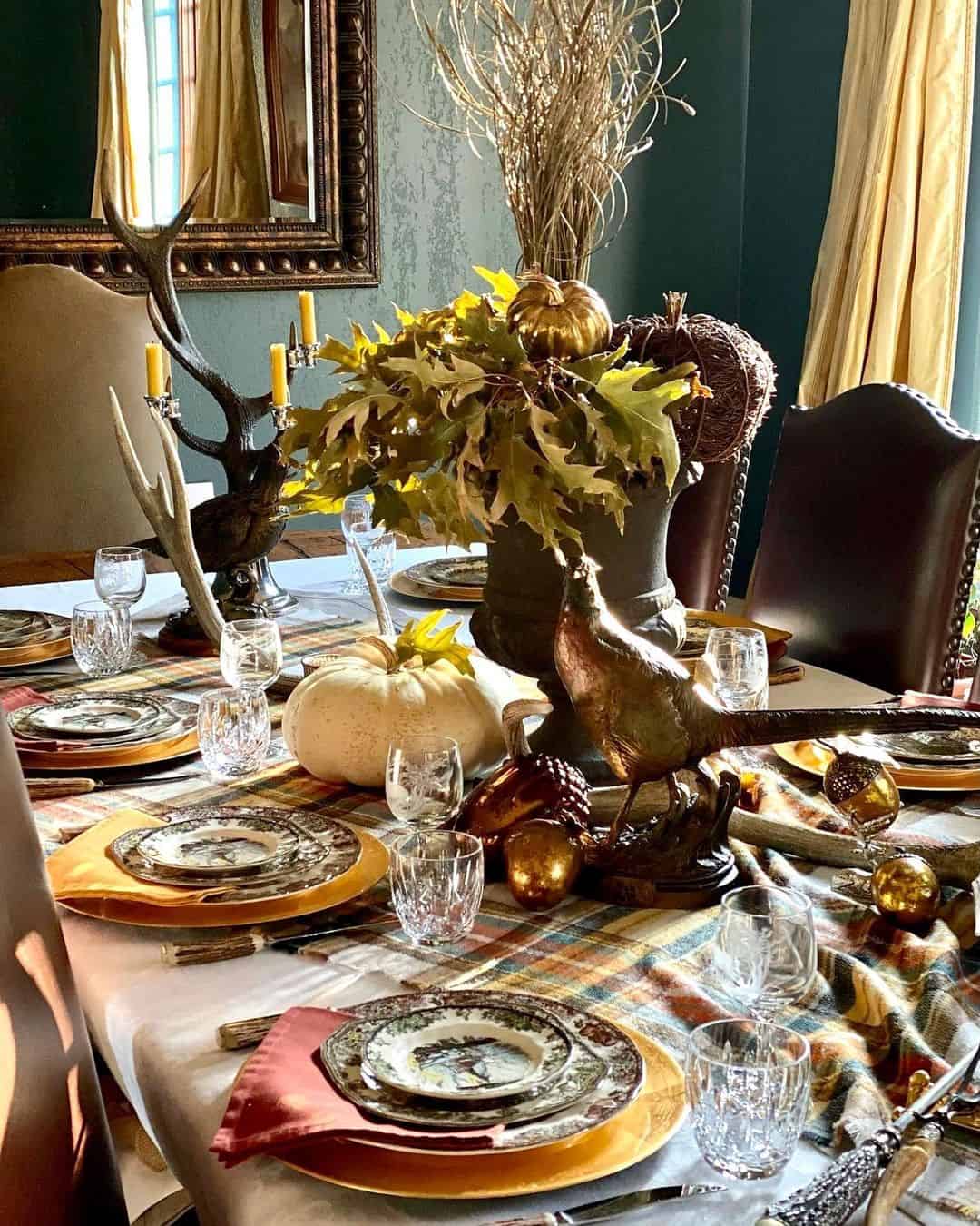 21 Fantastic Examples of Farmhouse Thanksgiving Table Décor
