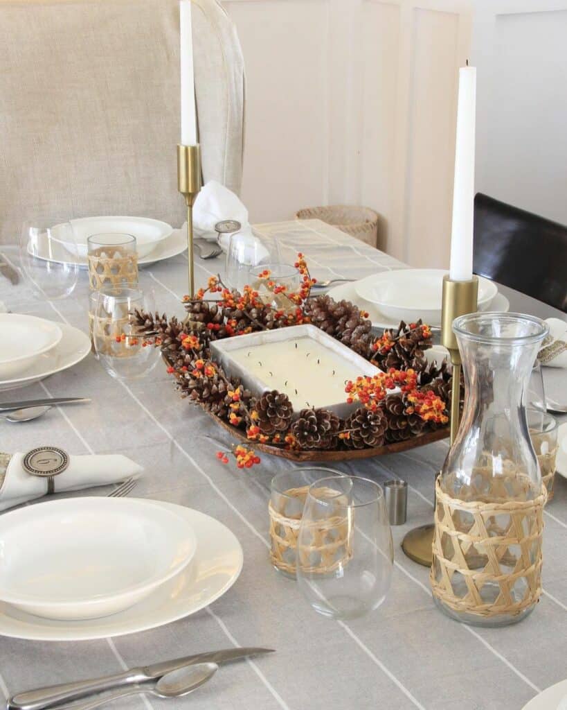 21 Fantastic Examples of Farmhouse Thanksgiving Table Décor