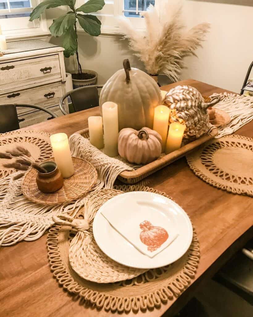 21 Fantastic Examples of Farmhouse Thanksgiving Table Décor