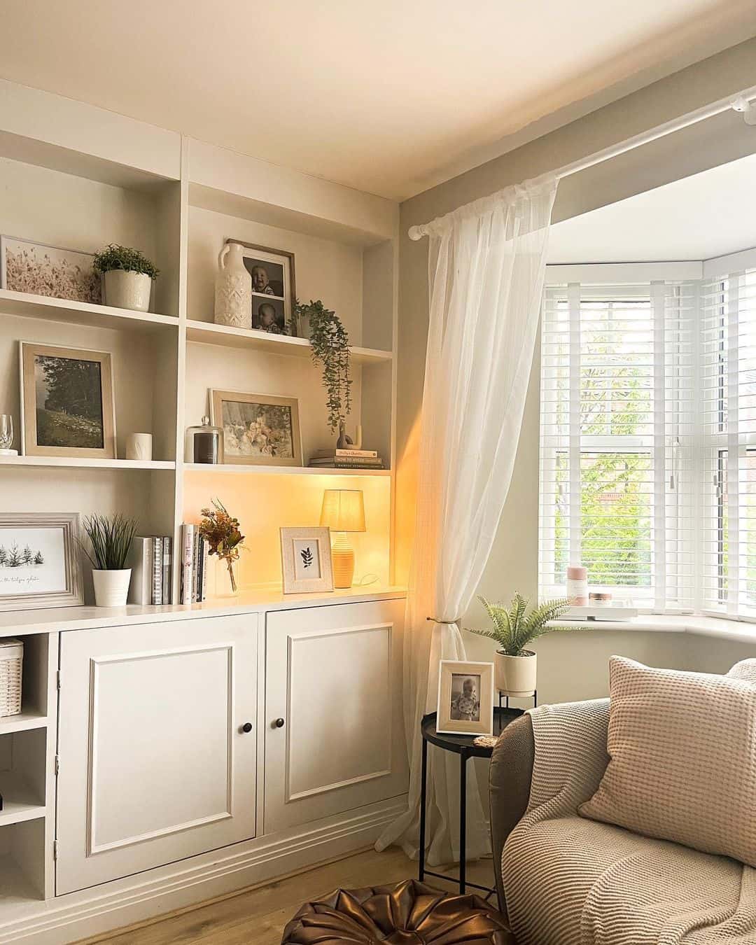 27 Living Room Built-in Ideas for Added Storage and Style