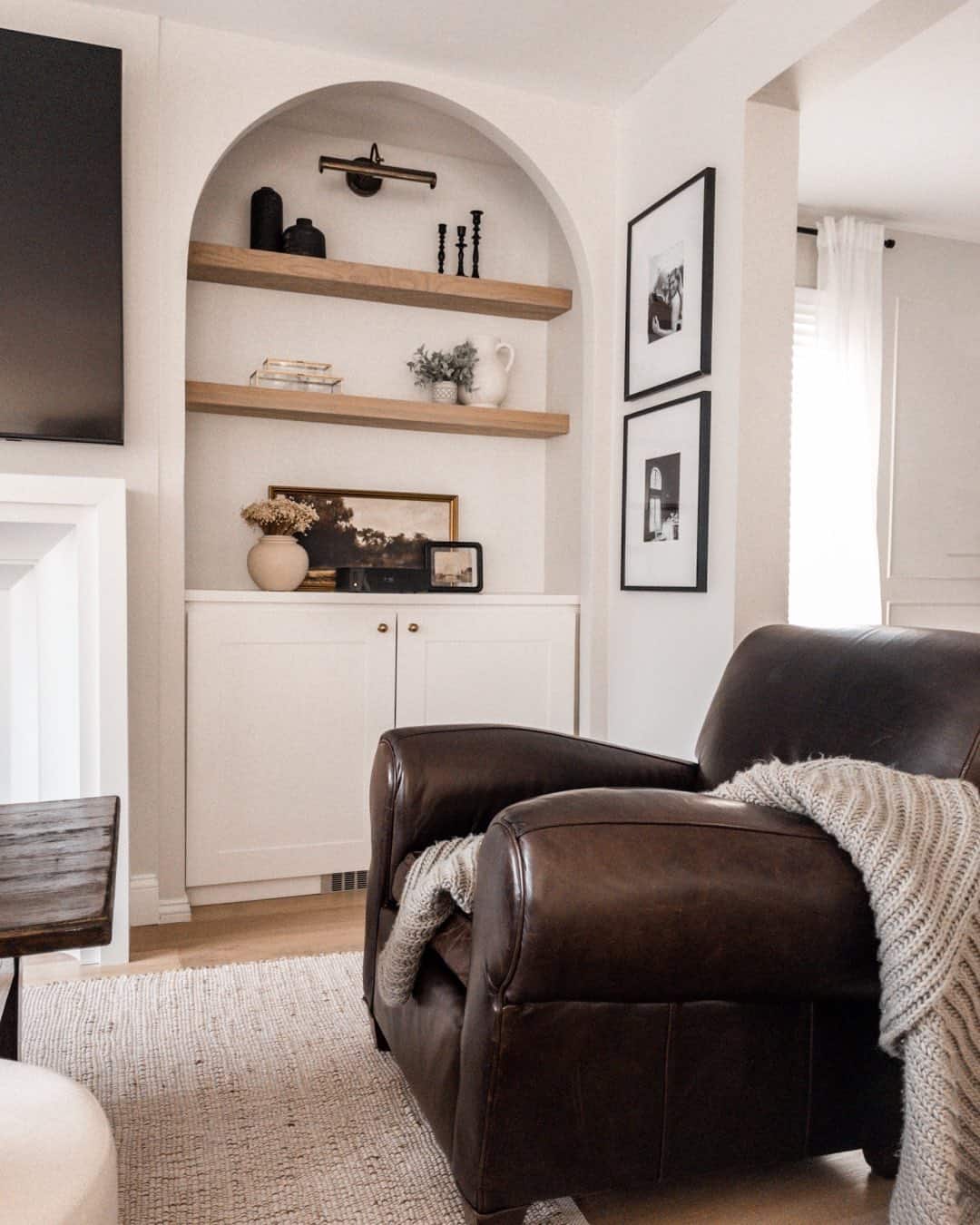 27 Living Room Built-in Ideas for Added Storage and Style