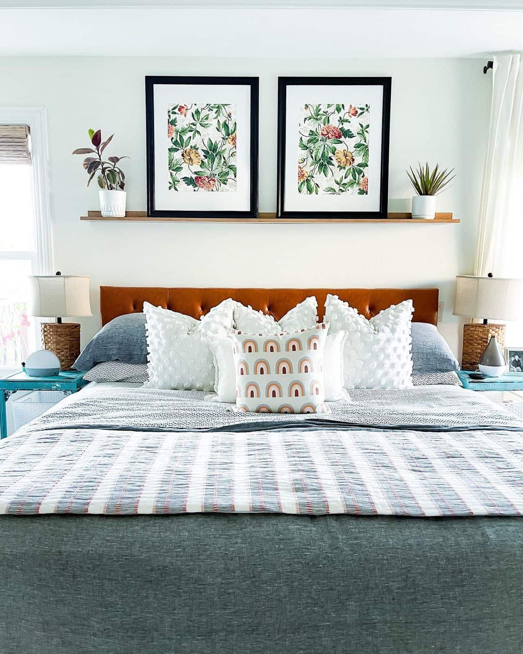 21 Ideas for Styling a Bed Between Two Windows