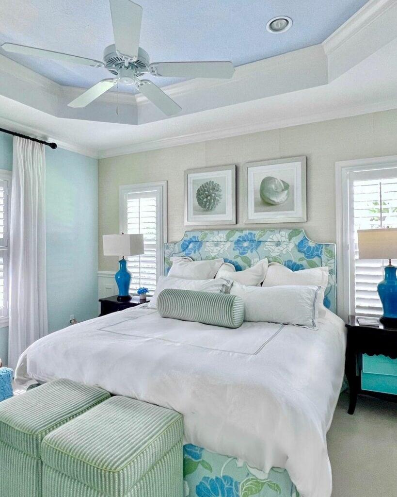 21 Ideas for Styling a Bed Between Two Windows