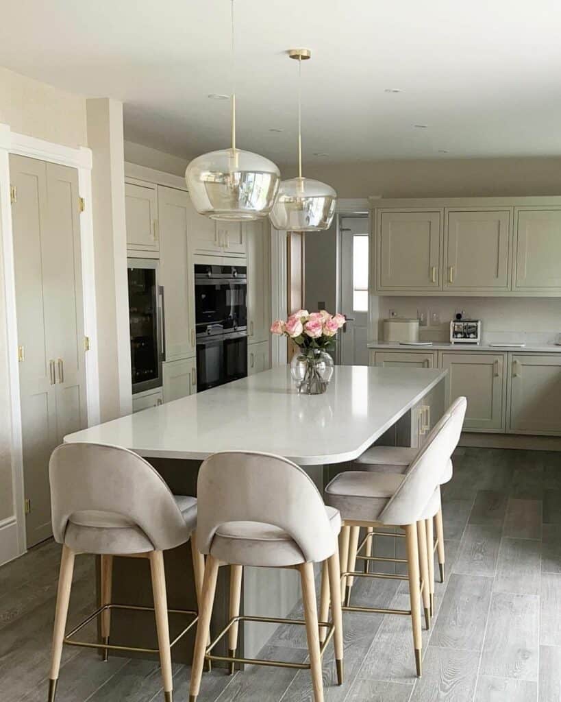 23 Inviting Displays of Kitchen Islands With Four Seats