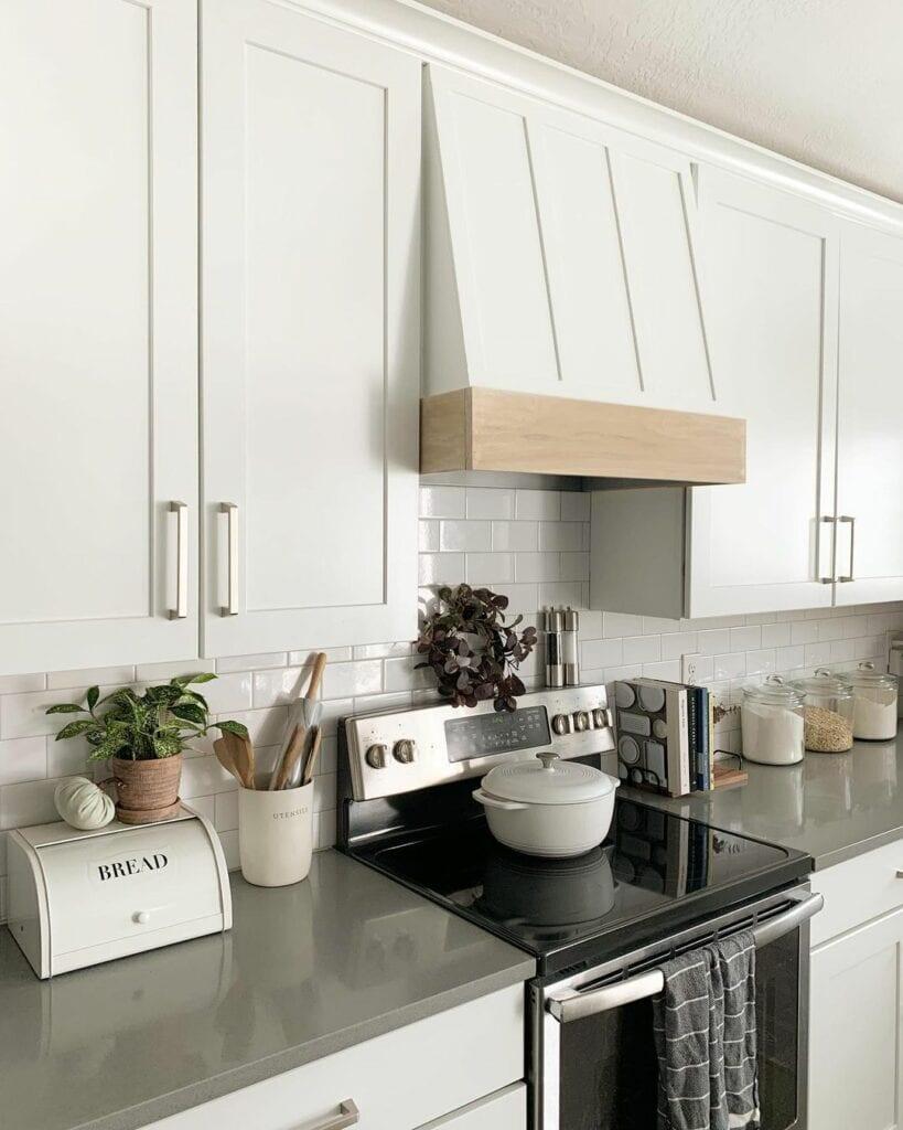 14 Modern Designs for a White Range Hood With Wood Trim