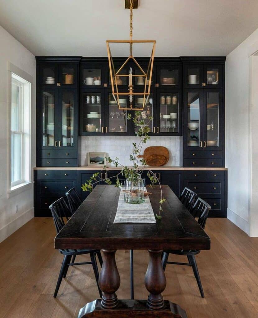 23 Stylish and Spacious Dining Room Built-Ins