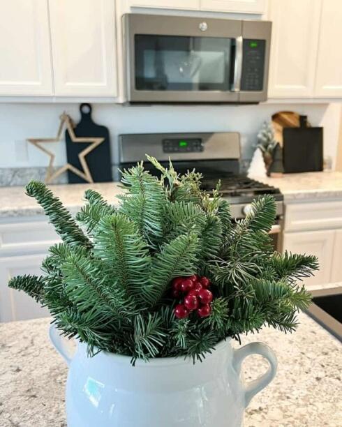 23 Festive, Cheery Christmas Counter Decoration Ideas